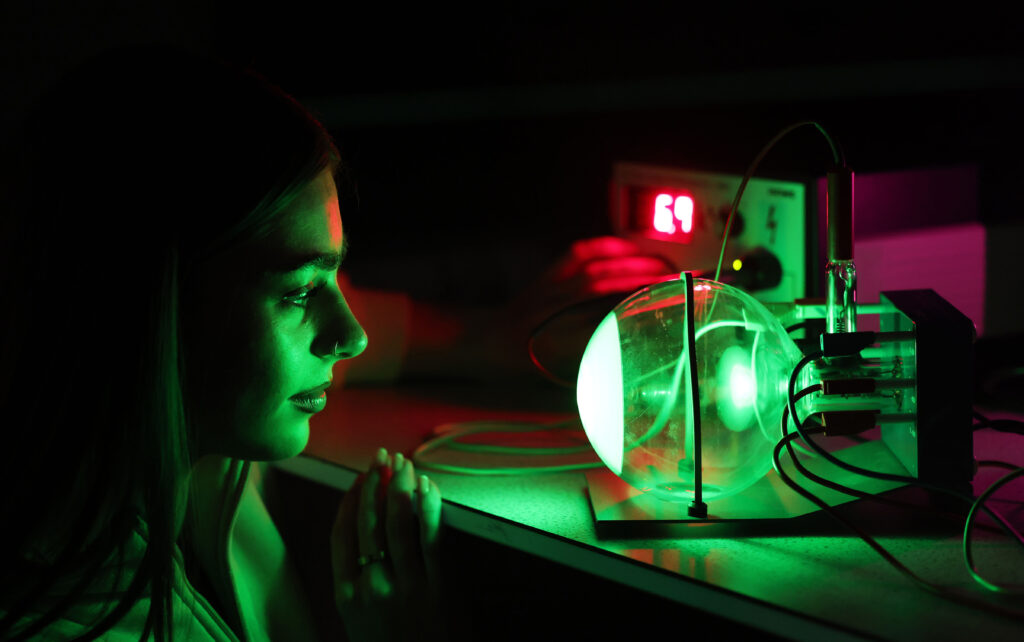 Physics | Subjects | Courses | University of Liverpool