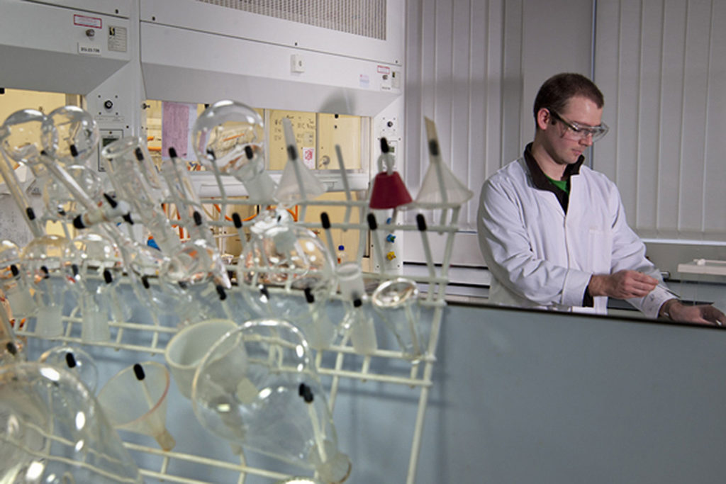 Chemistry BSc (Hons) | Courses | University of Liverpool